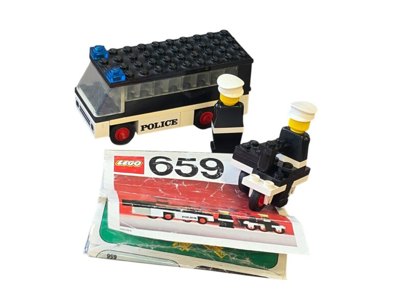 LEGO 659: Police Patrol with Policemen – BRICKR
